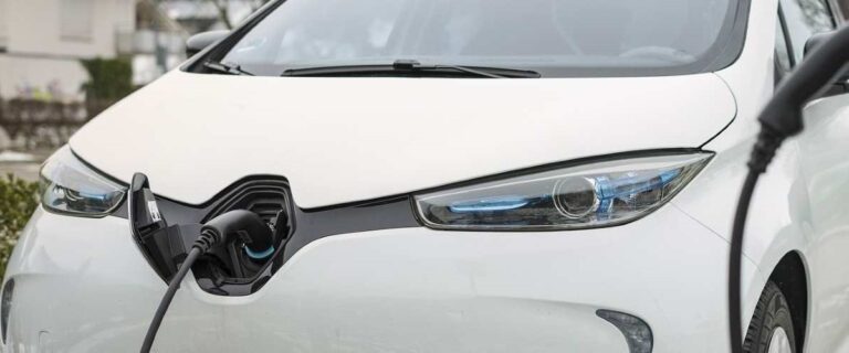 Lading av elbil – Komplett guide til teknologi, priser, tips og råd